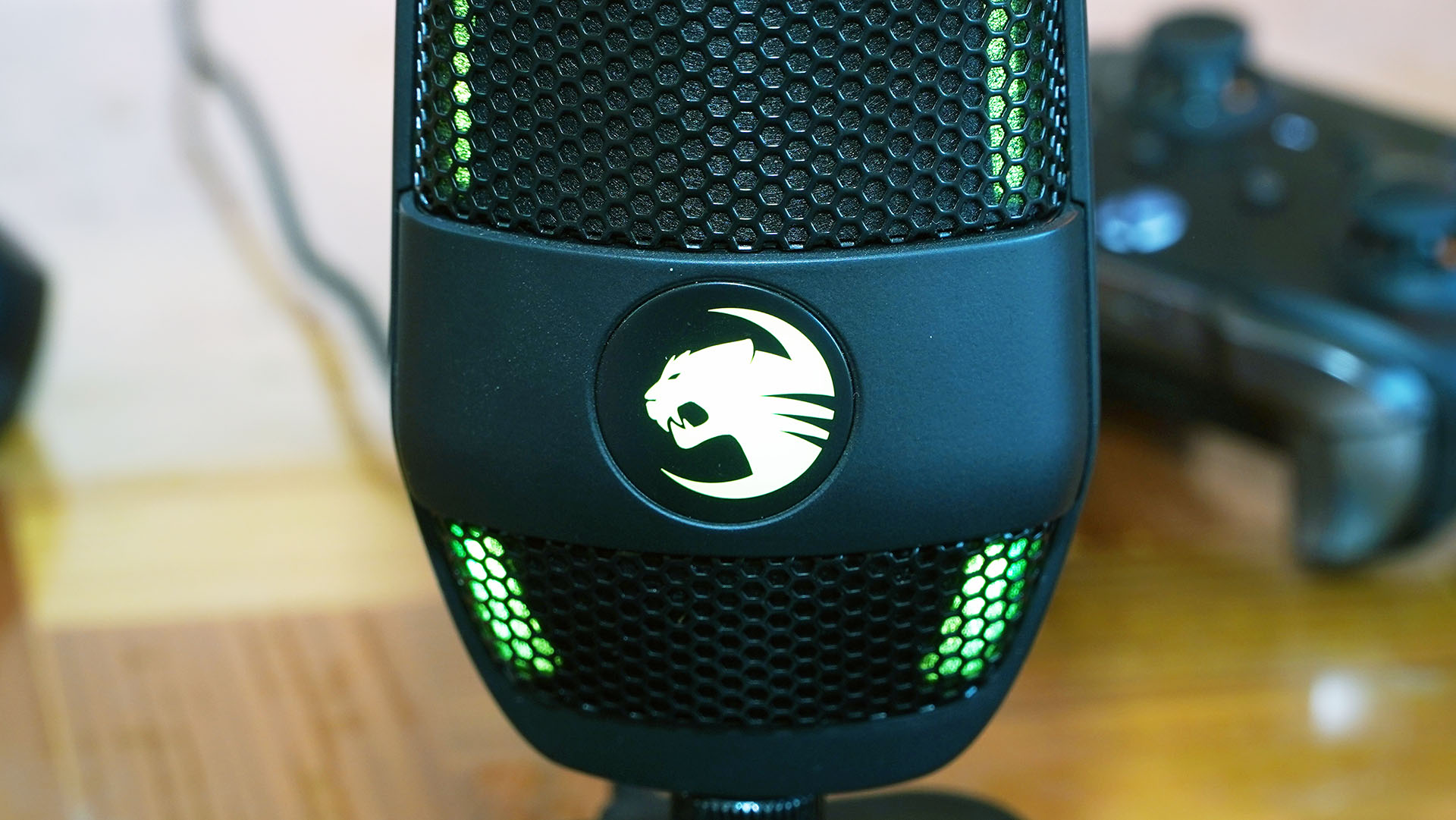 Roccat Torch review: A fun USB mic for gamers and streamers | PCWorld