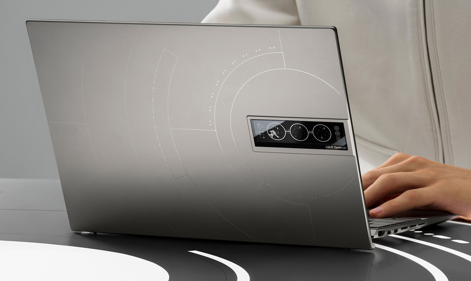 Asus announces a massive 17-inch Windows tablet with a folding screen ...