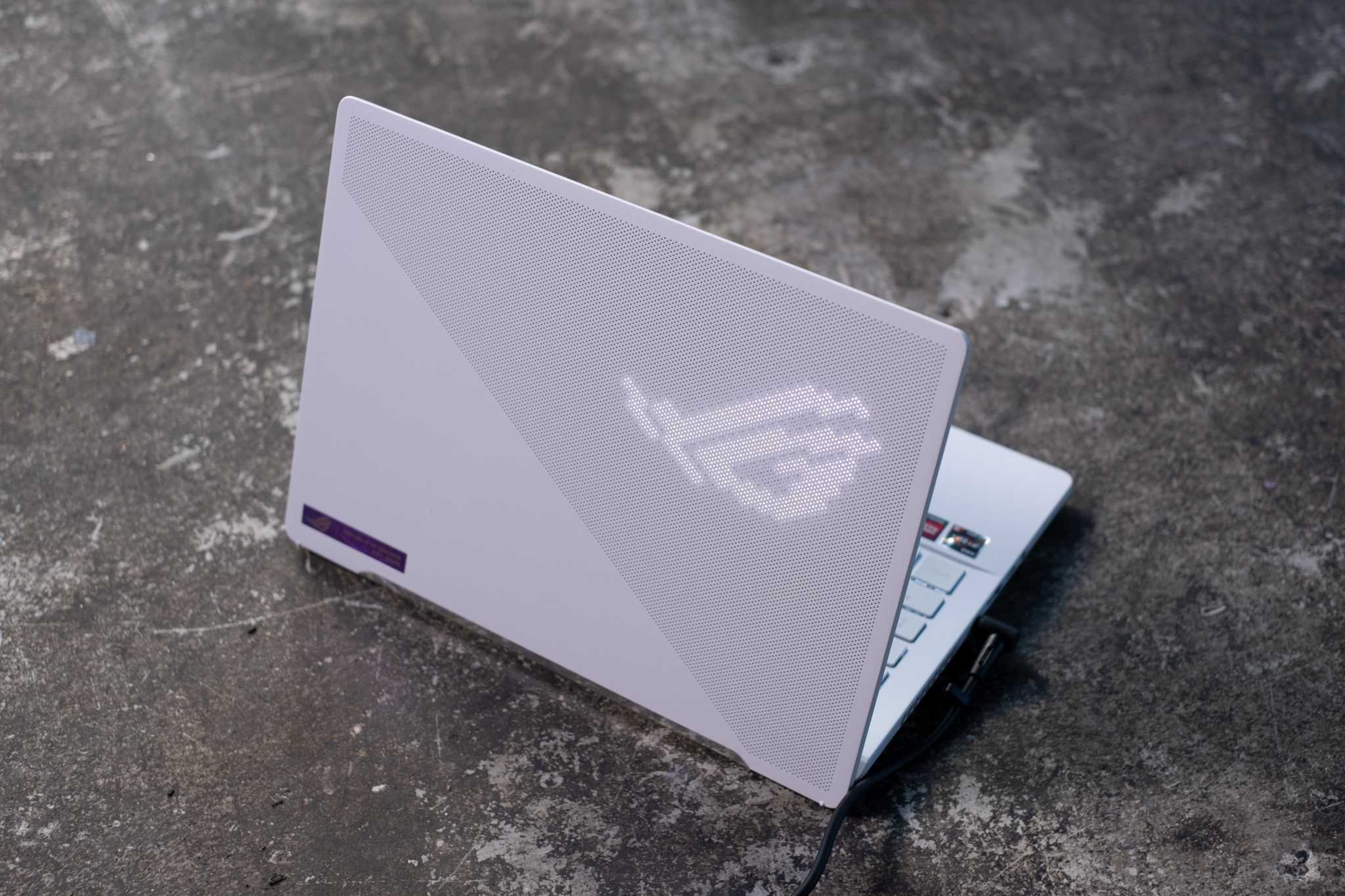 Asus ROG Zephyrus G14 (2022) review: Punching above its weight class ...