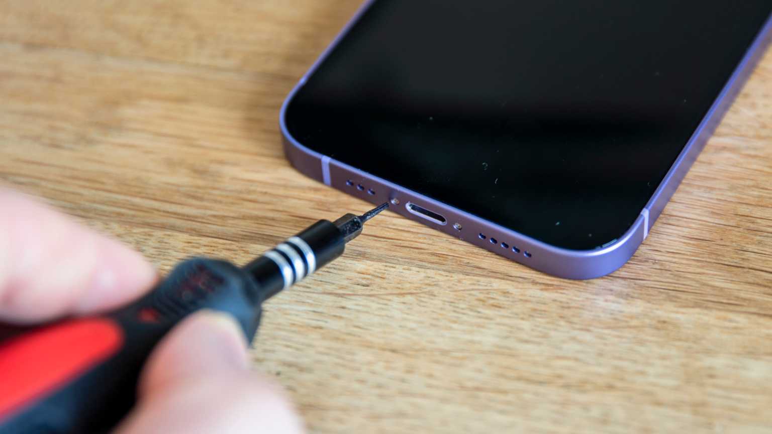 How to fix iPhone water damage: get water out with rice & other tricks ...