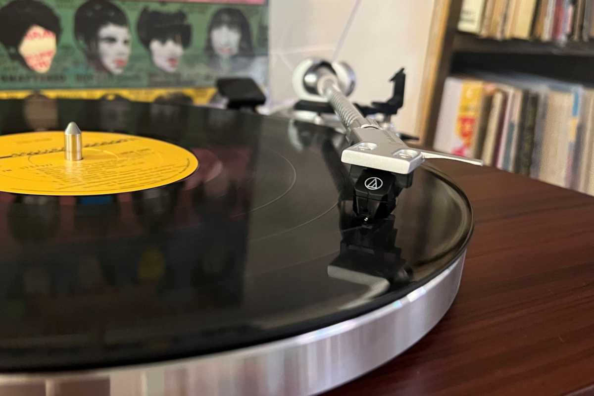 Audio-Technica AT-LPW50BT-RW review: This turntable shines, wired or ...