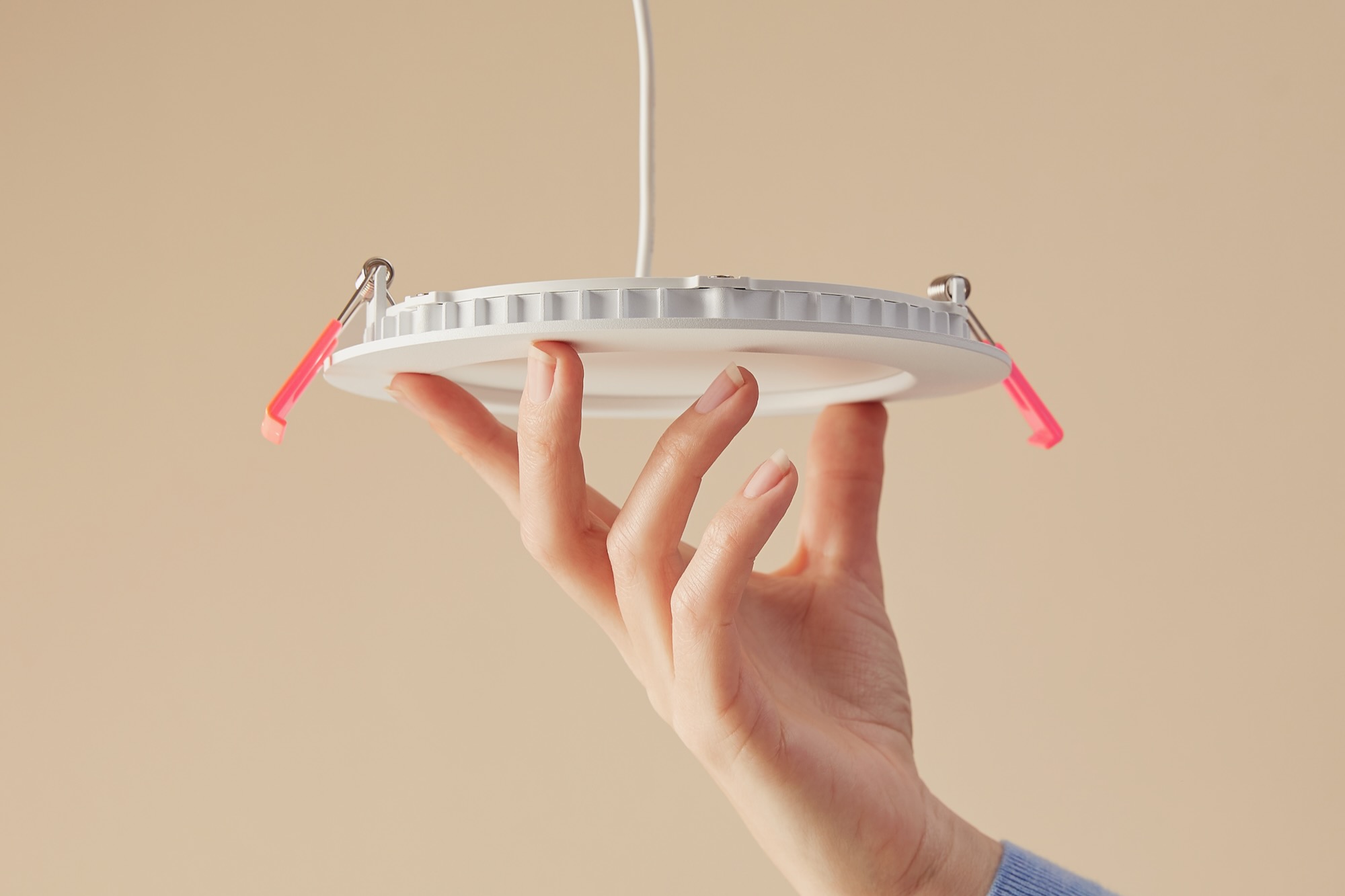 Philips Hue debuts striking Lightguide bulbs, gradient PC lightstrip ...