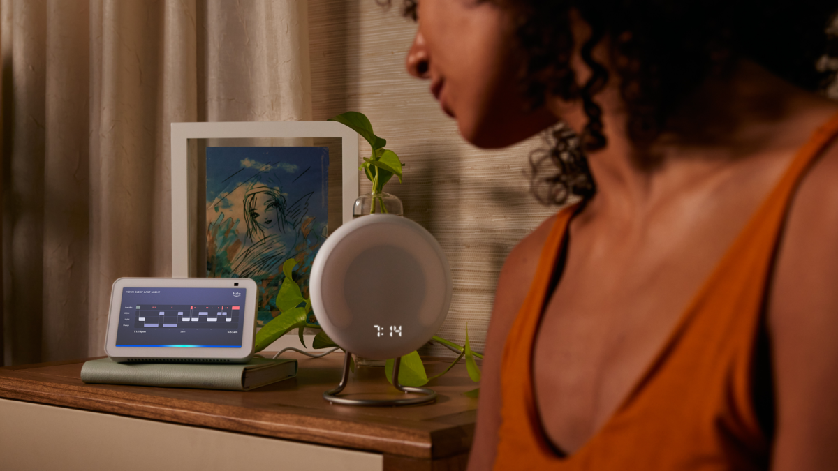 Amazon Halo Rise Can Track Your Sleep From Beside the Bed - Tech Advisor Amazon Halo Rise Can Track Your Sleep From Beside the Bed - Tech Advisor