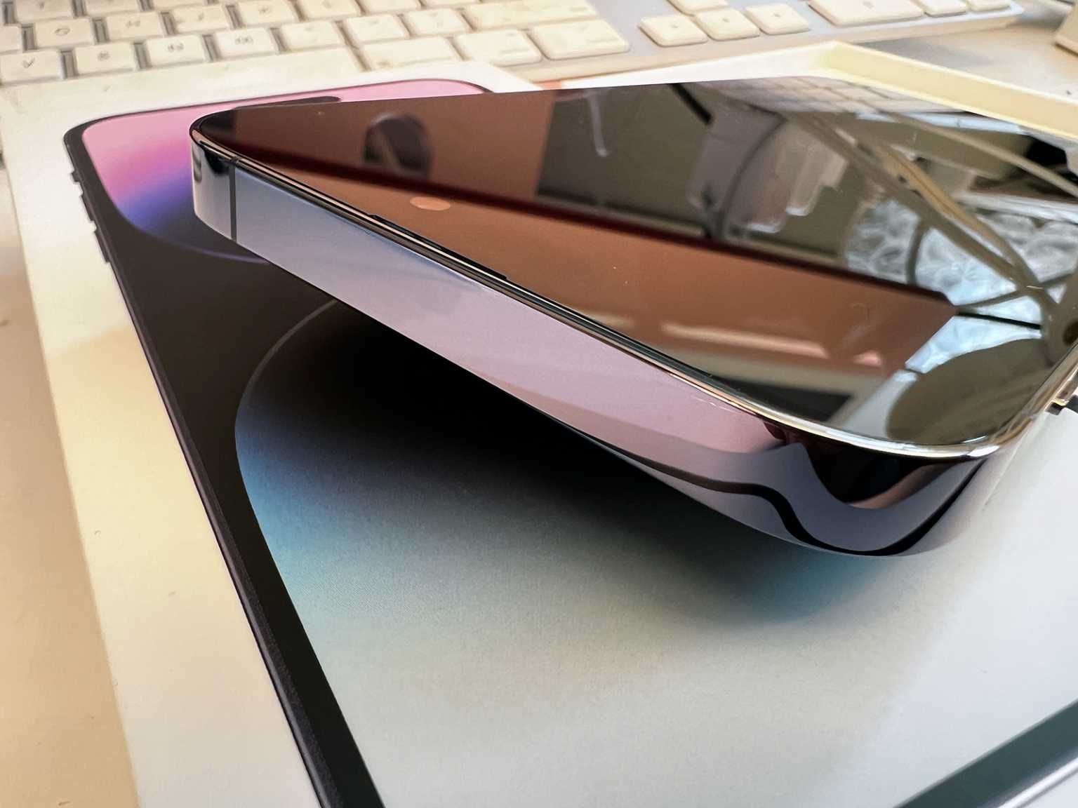 🥇 Echa un vistazo al iPhone 14 Pro Max, y su cámara gigante, desde ...