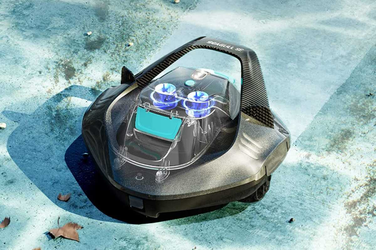 Aiper Seagull SE robotic pool cleaner review: An aquatic Roomba | TechHive