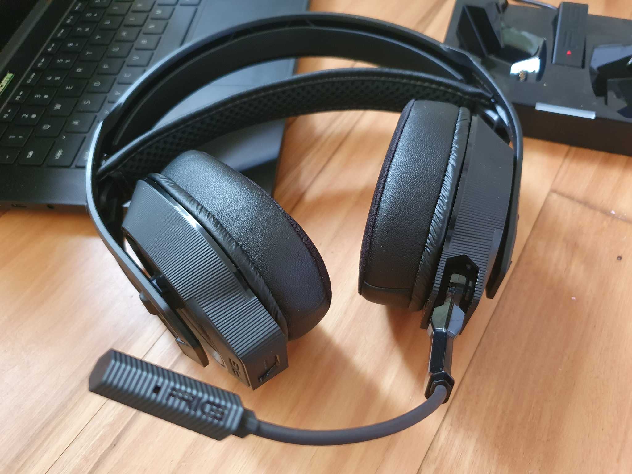 Logitech G733 Lightspeed review: Lightweight, flashy, and functional ...