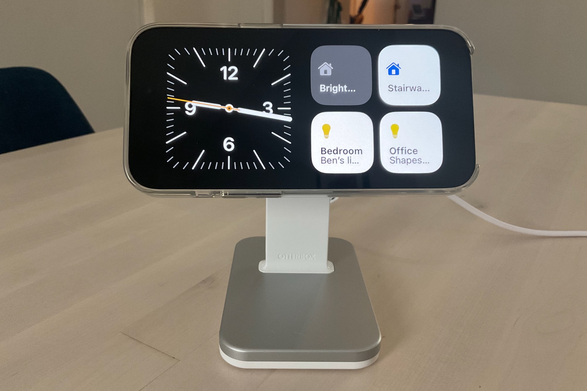 iOS 17 StandBy mode adds smarts to an iPhone's locked display | TechHive