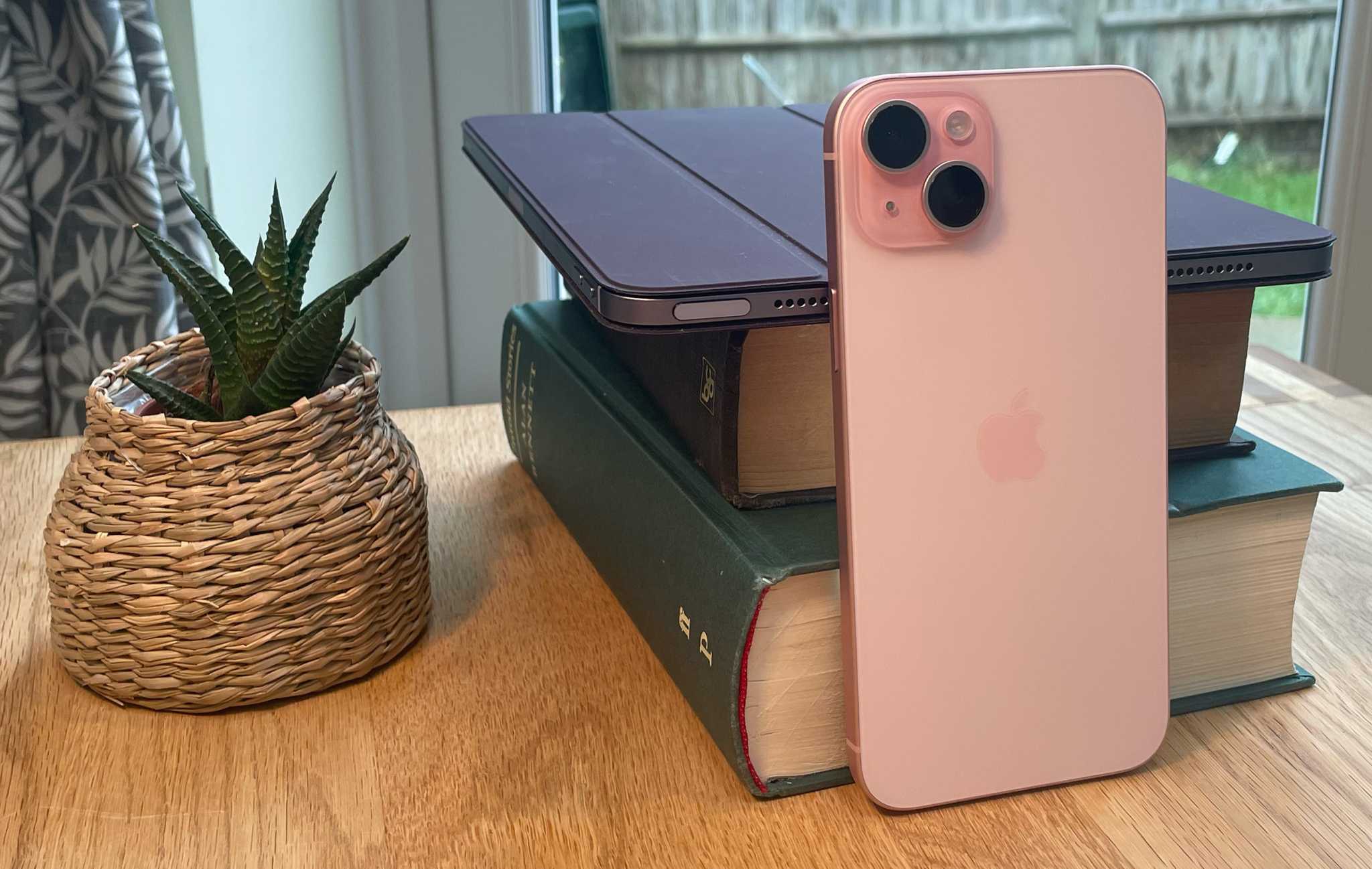 iPhone 15 Plus (2023) review: A big, beautiful compromise | Macworld