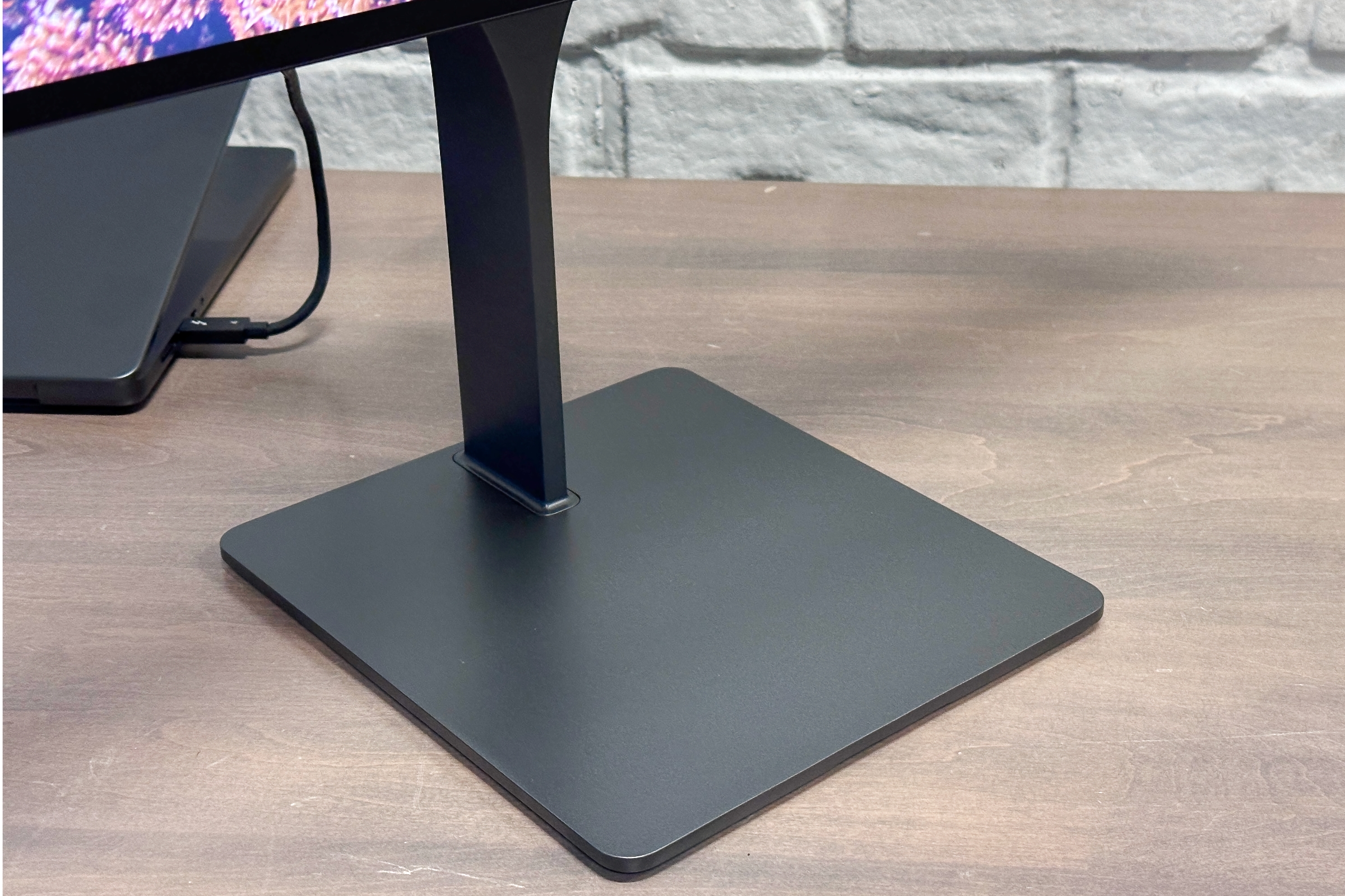 Dough Spectrum One review: An affordable Studio Display alternative ...