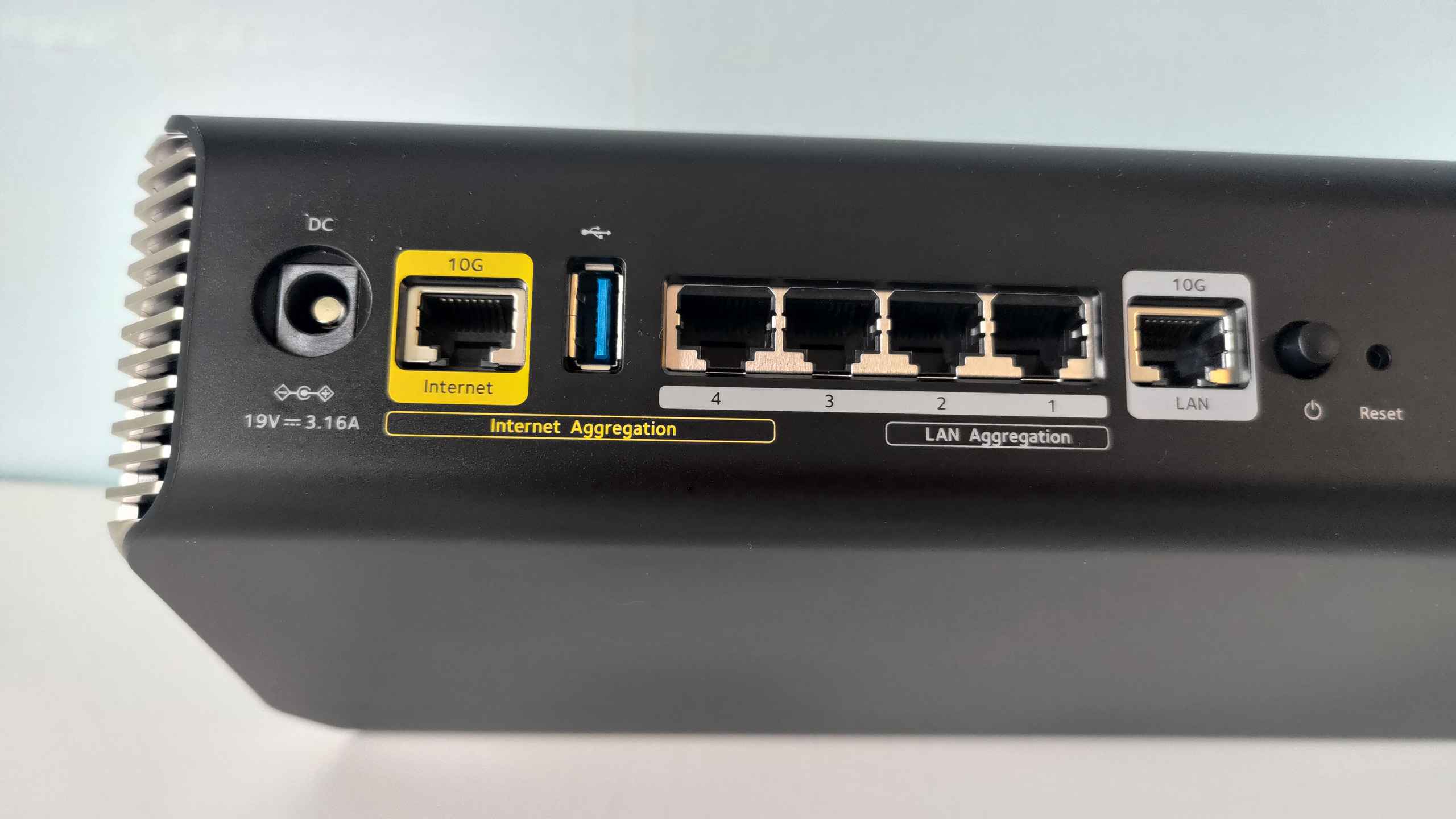 Test: Netgear Nighthawk RS700S – snabb och snygg wifi 7-router - PCforAlla