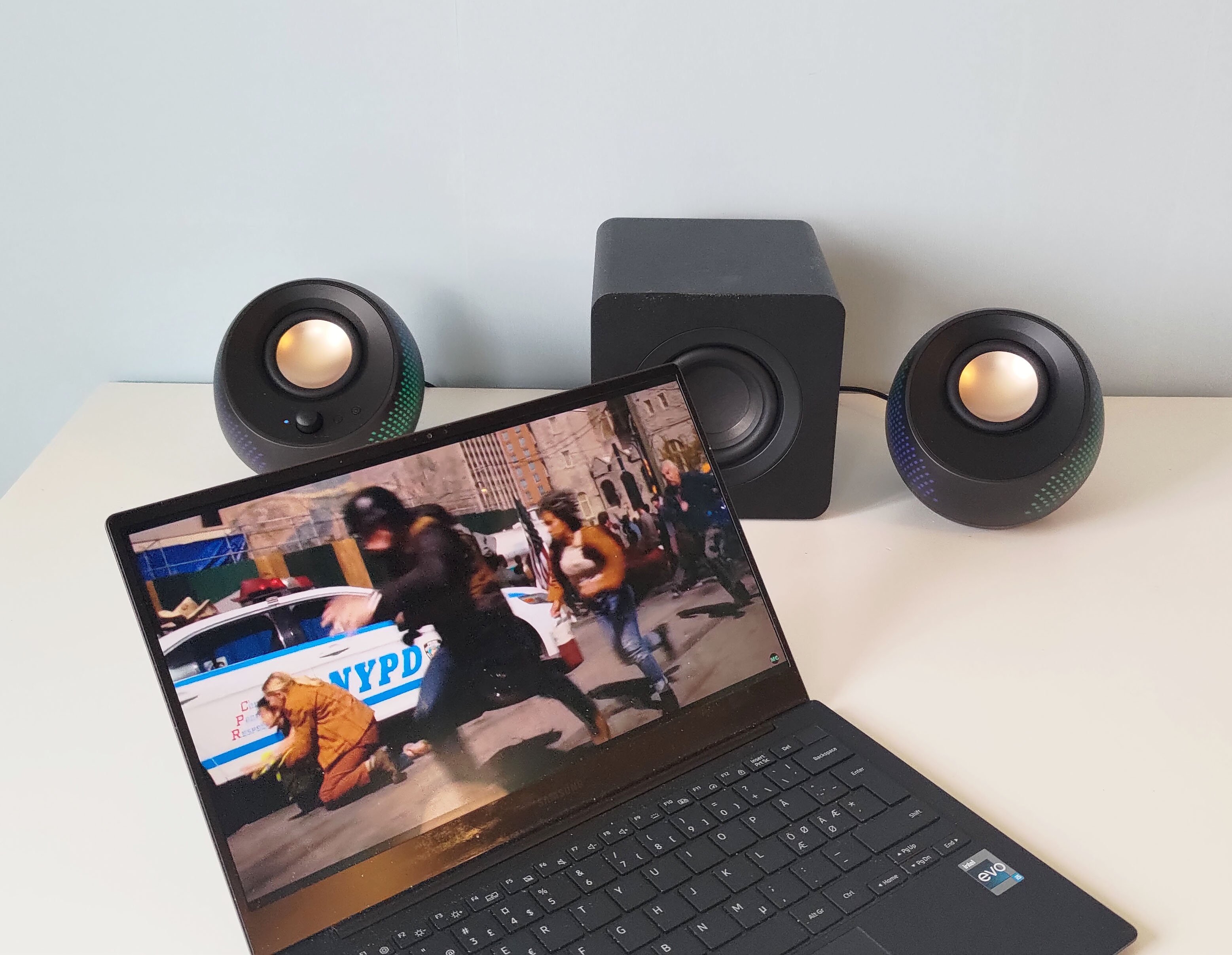 Creative Pebble X Plus im Test: Mini-Lautsprecher mit starkem Klang ...