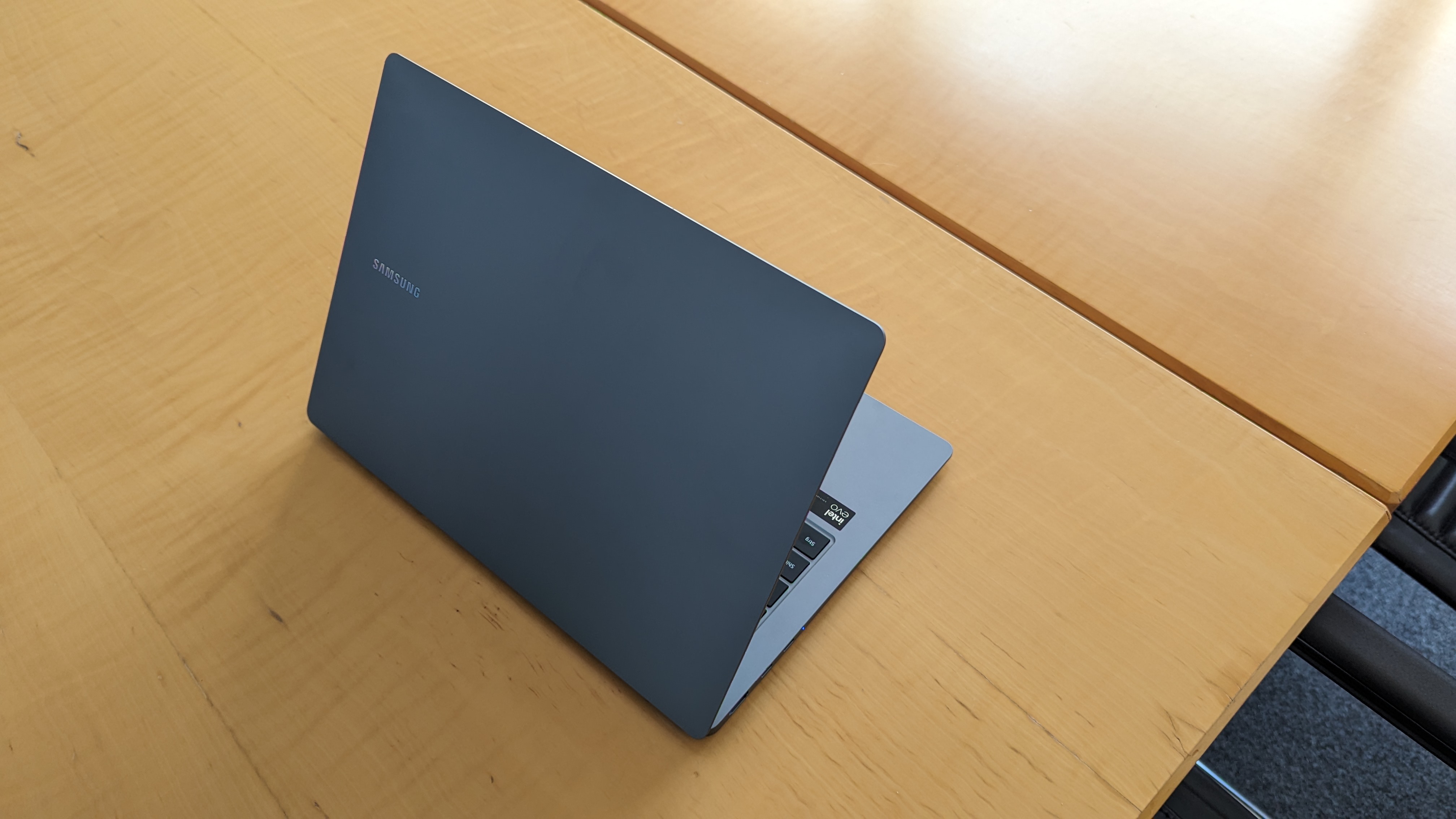 Samsung Galaxy Book 4 Pro 14 im Test: Leichtes Business-Notebook mit ...