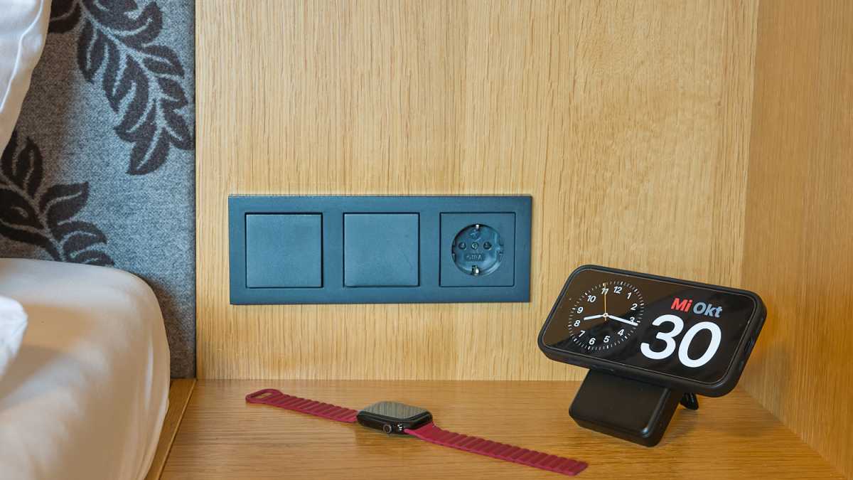 ESR Qi2 Kickstand Power Bank 10K review | Macworld