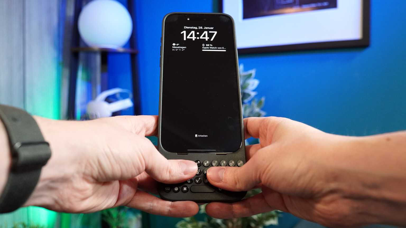 Clicks for iPhone 16 review - clever keyboard case (not) for everyone ...