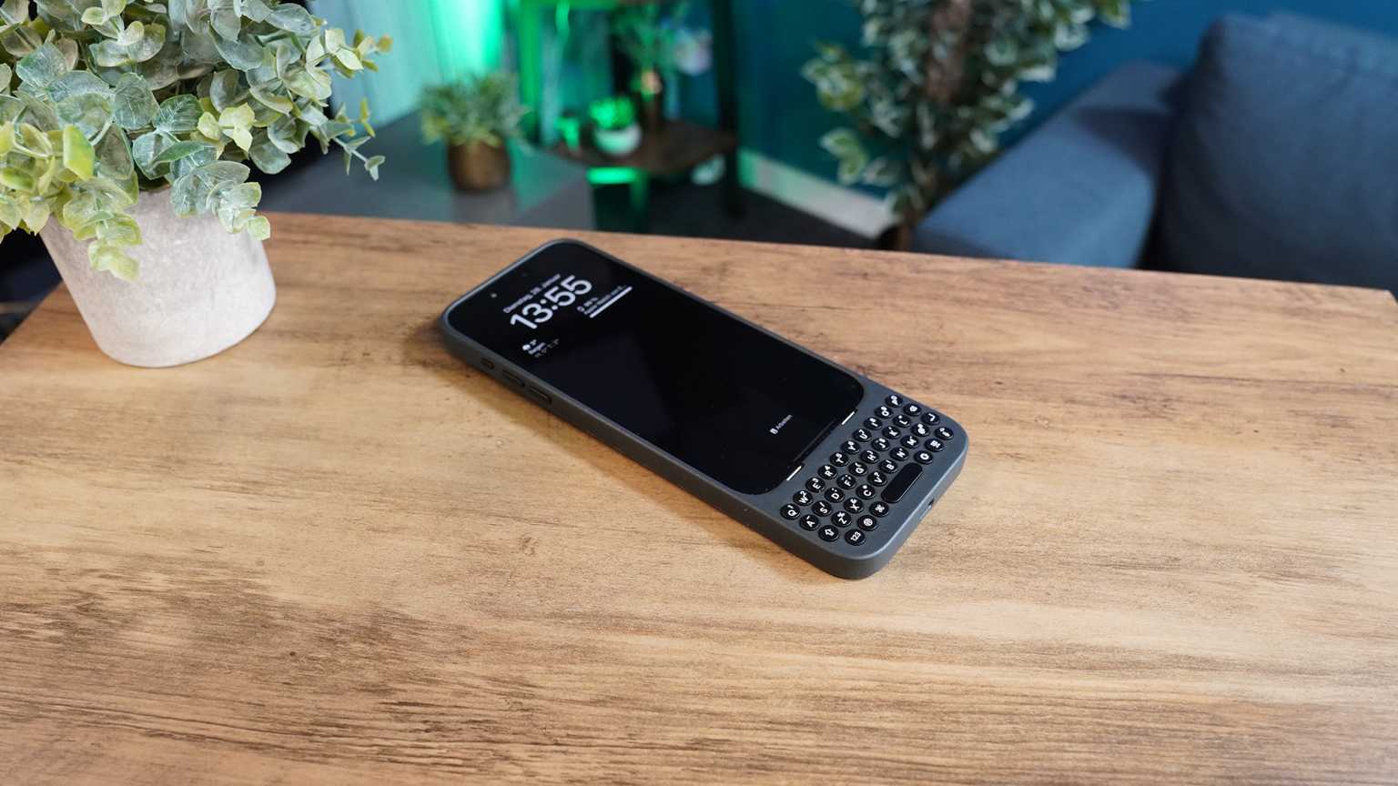 Clicks for iPhone 16 review - clever keyboard case (not) for everyone ...