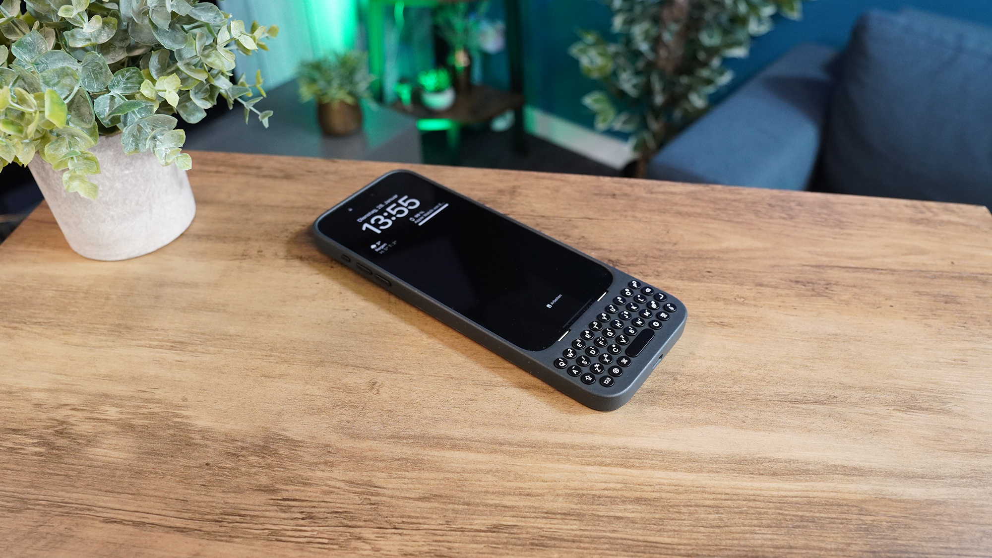 Clicks for iPhone 16 review - clever keyboard case (not) for everyone ...