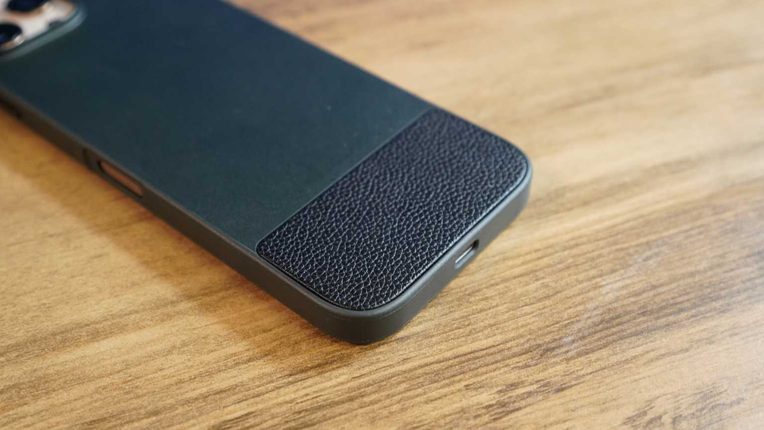 Clicks for iPhone 16 review - clever keyboard case (not) for everyone ...