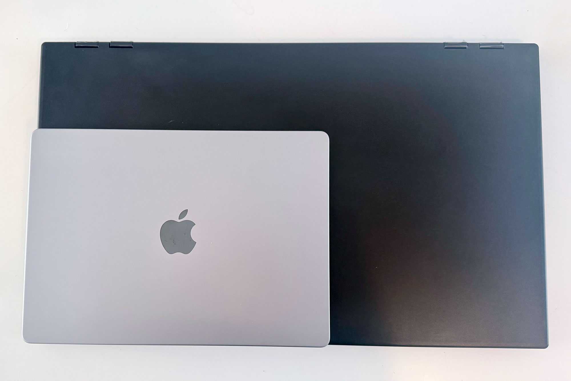 UPerfect Delta Mega 23.8-inch Dual Display review: Space-saving big ...