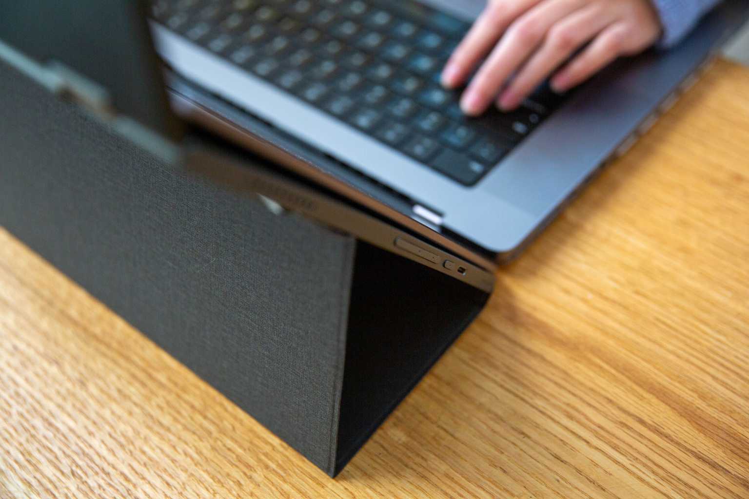 Mobile Pixels Duex Float 2 Pro review: Portable screen that floats ...