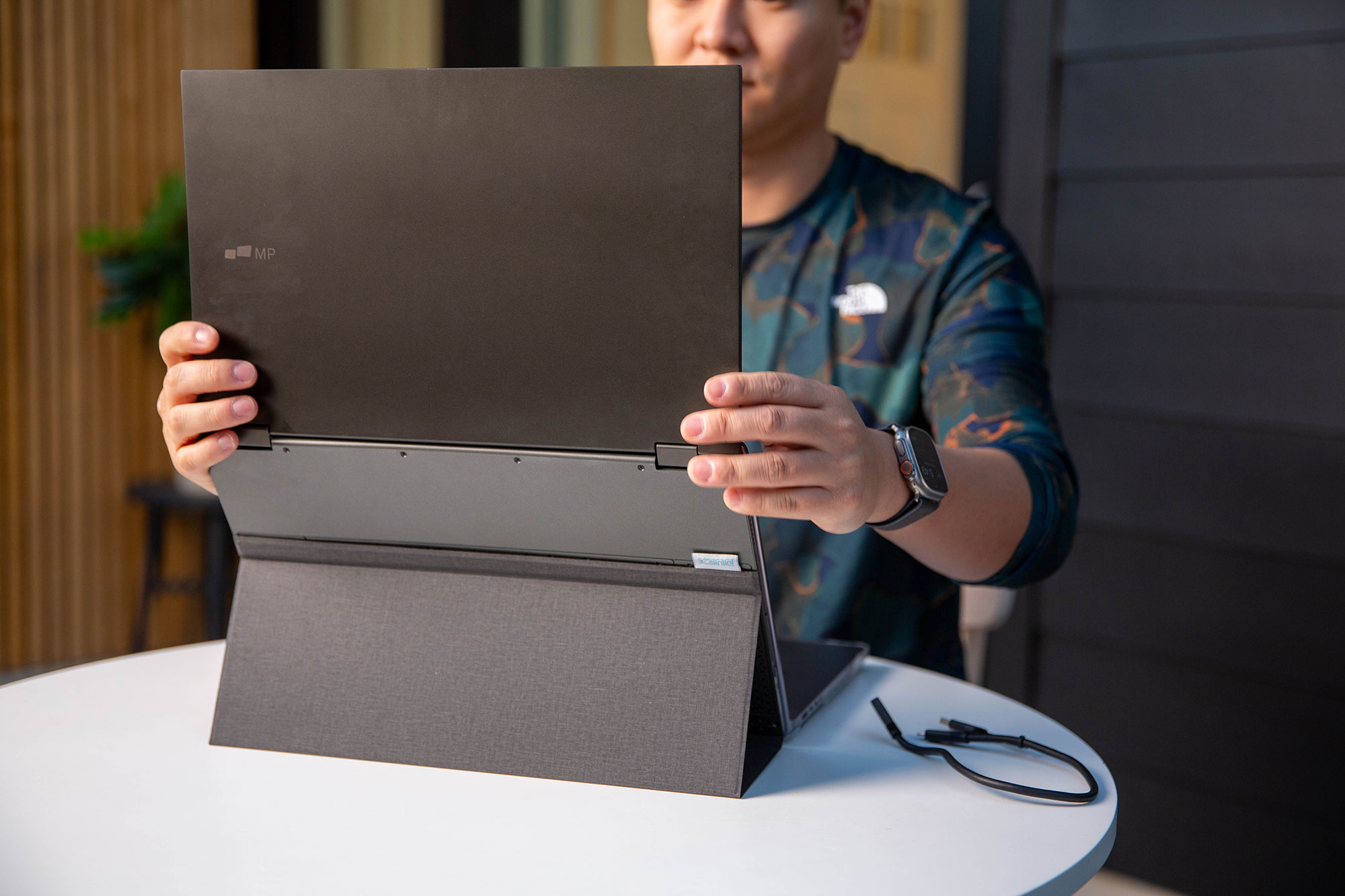 Mobile Pixels Duex Float 2 Pro review: Portable screen that floats ...
