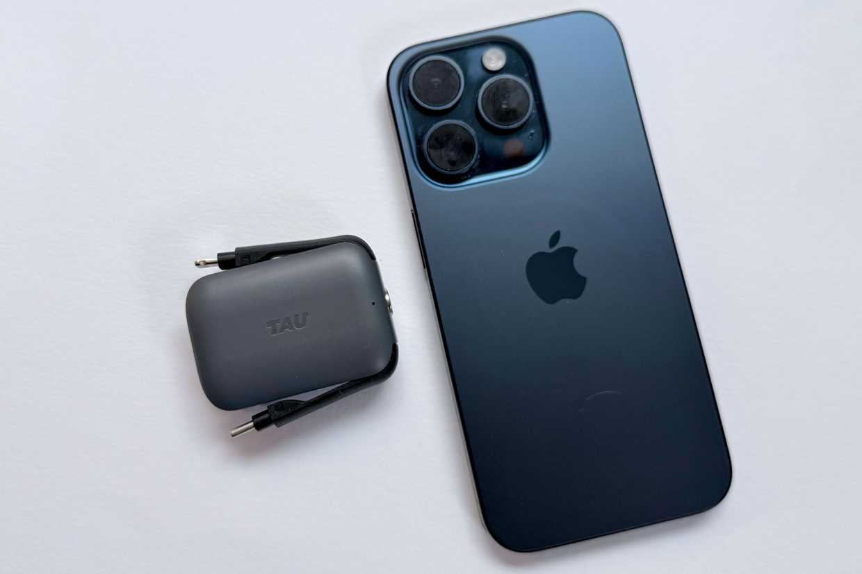 Rolling Square TAU 2 mini power bank review: A key ring to recharge ...