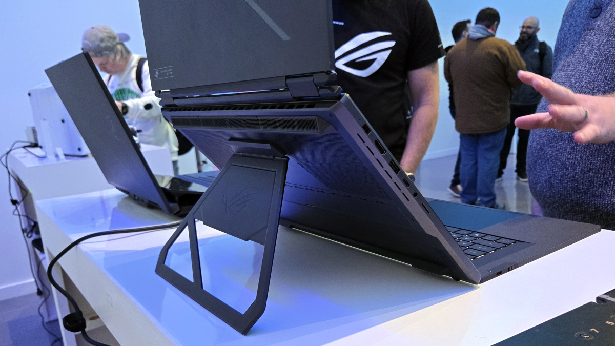 UMVA - DUAL-SCREEN GAMING LAPTOP UNLEASHED: Asus Just BROKE the Rules!